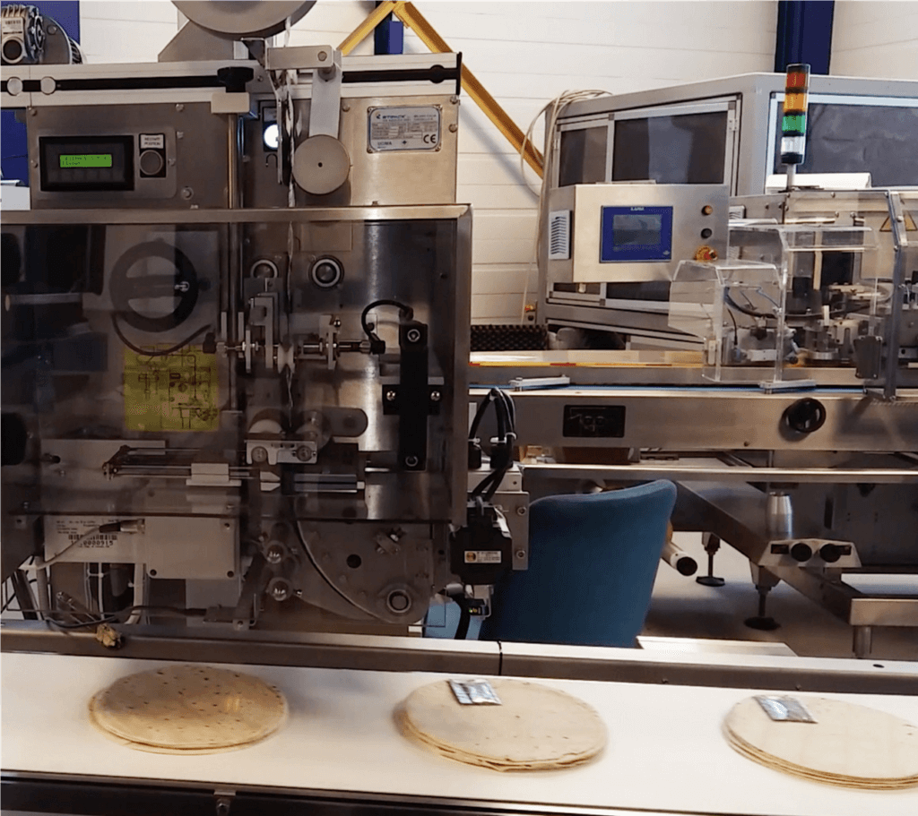 Automatic cutting and distribution system of Oxigen Scavenger sachets ...