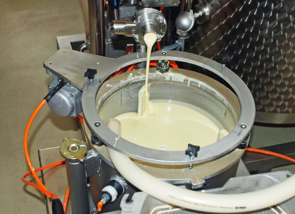 Level regulation without blemish Smart level sensors in chocolate ...